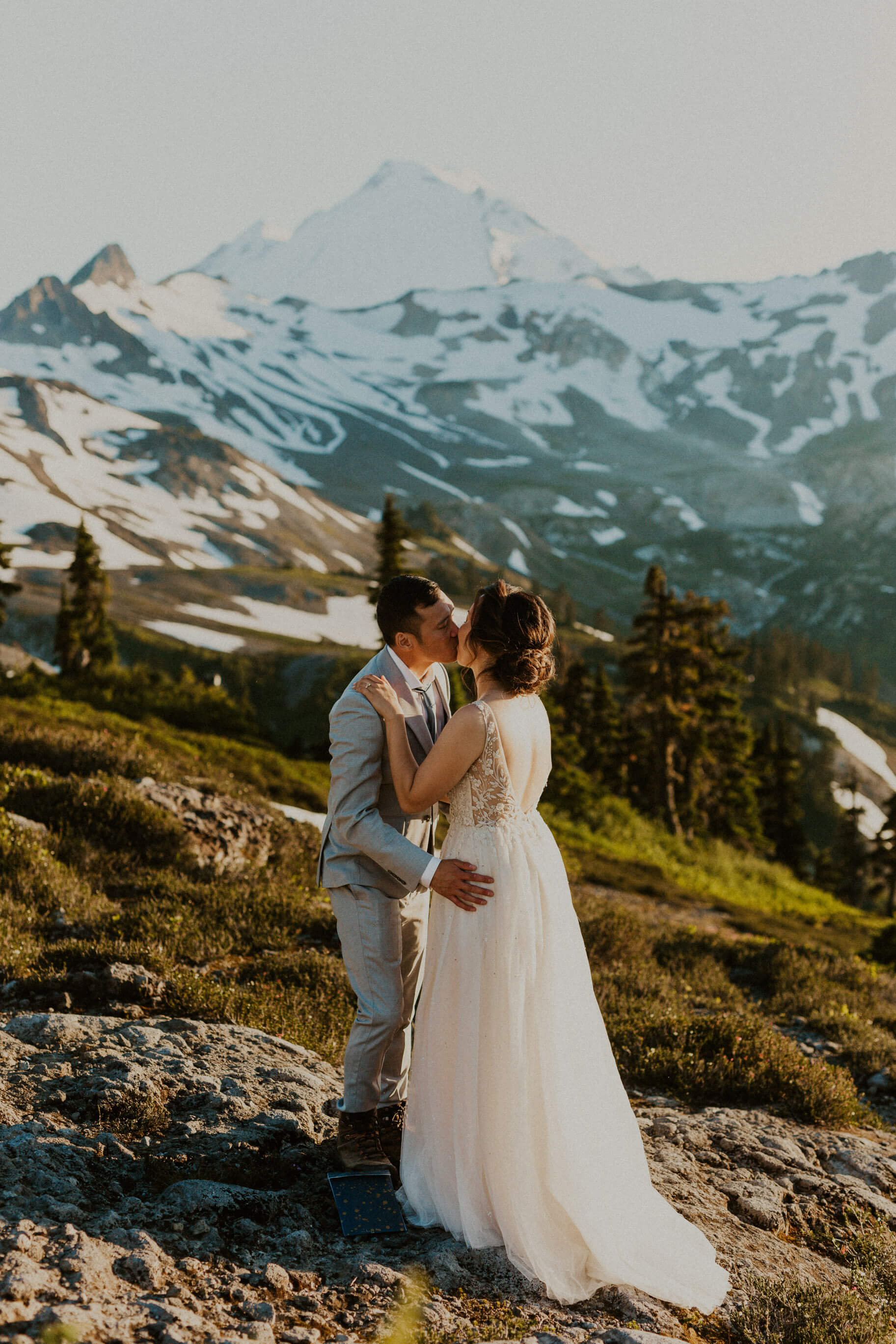 Cost of Eloping in Washington + Top Elopement Budget Tips
